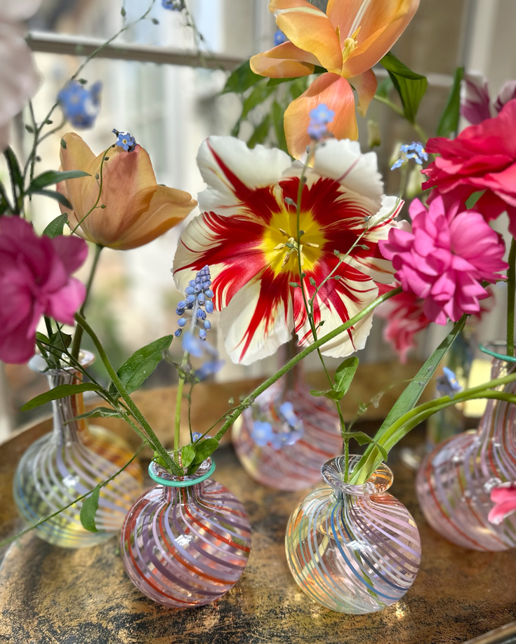 Mastering Bud Vase Arrangements: Care, Creative Uses, Top Flowers, and ...